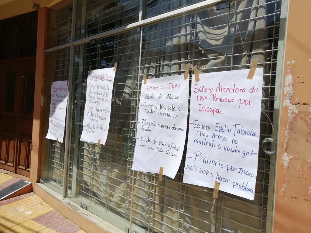 Comunarios de San Andrés protestan en afueras de las oficinas del INRA ...